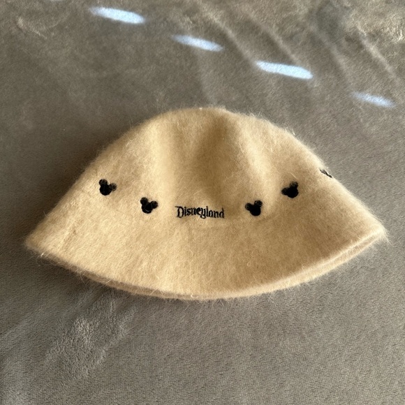 Disney | Accessories | Disneyland Resort Cream Fuzzy Mickey Bucket Hat ...